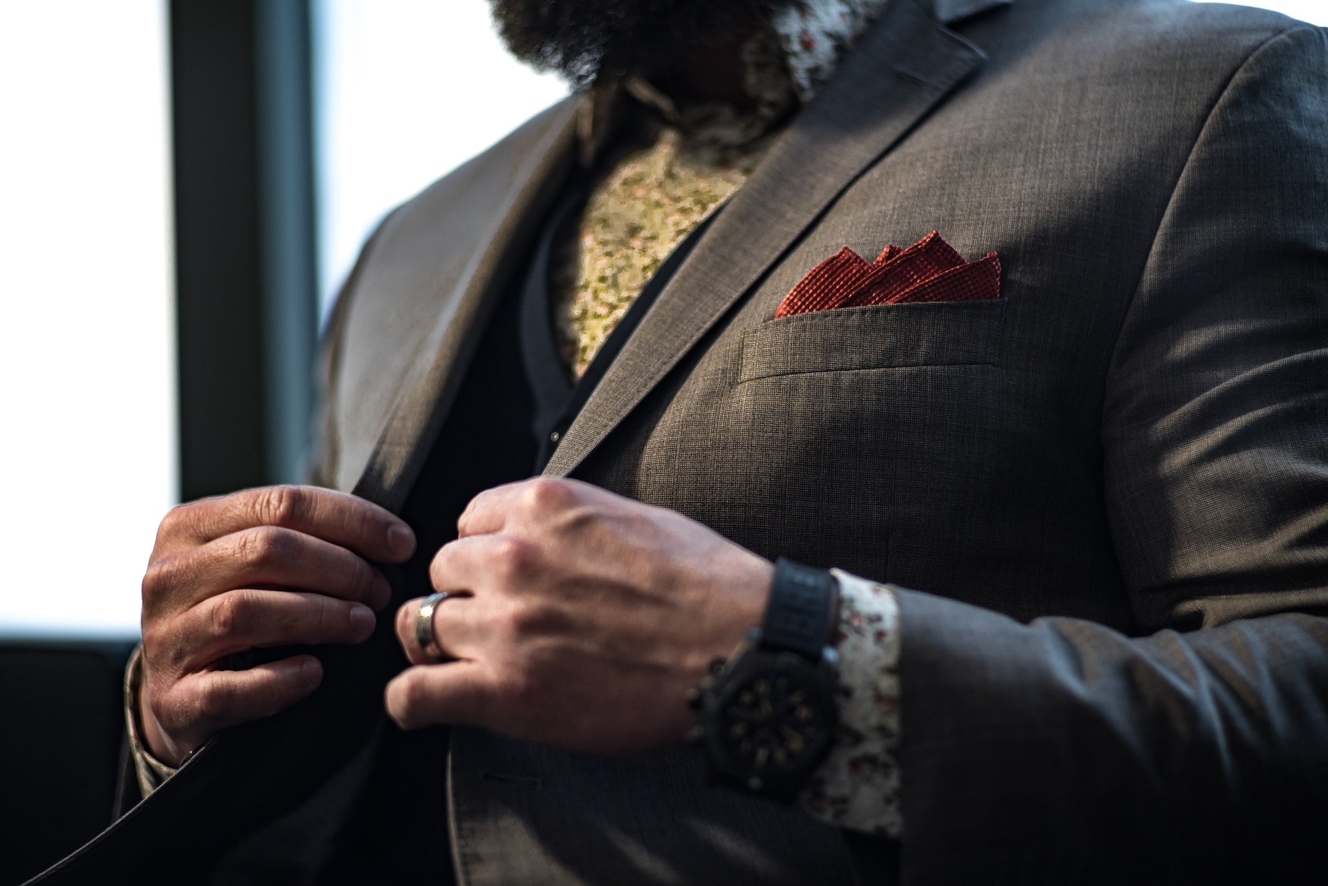 Choosing the Perfect Lapel Style for Your Custom Suit – Pearce Bespoke
